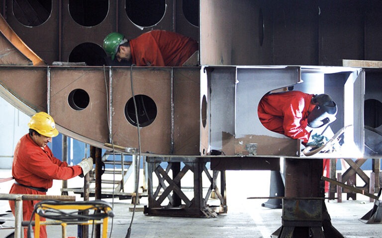 Shipbuilding and conversion of port vessels | SYM Naval